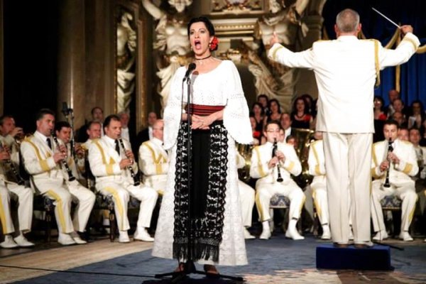 Angela Gheorghiu superstar opera singer one of the best Romanian ...