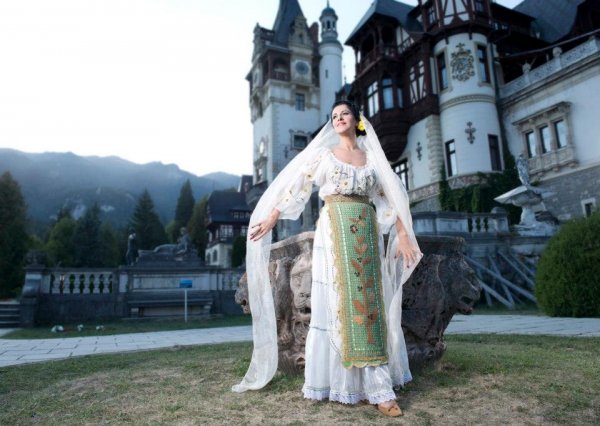Angela Gheorghiu superstar opera singer one of the best Romanian ...